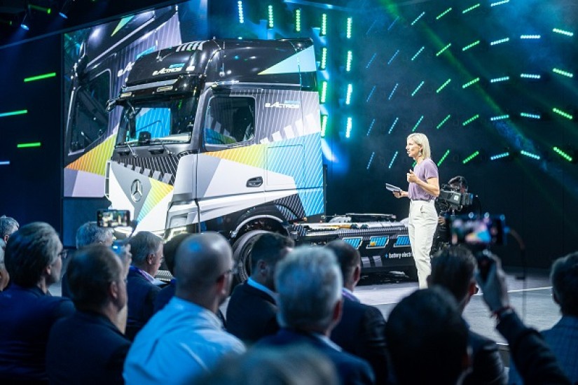 IAA 2022: Ocenění pro eActros LongHaul a premiéra nového modelu eCanter | Dopravní noviny